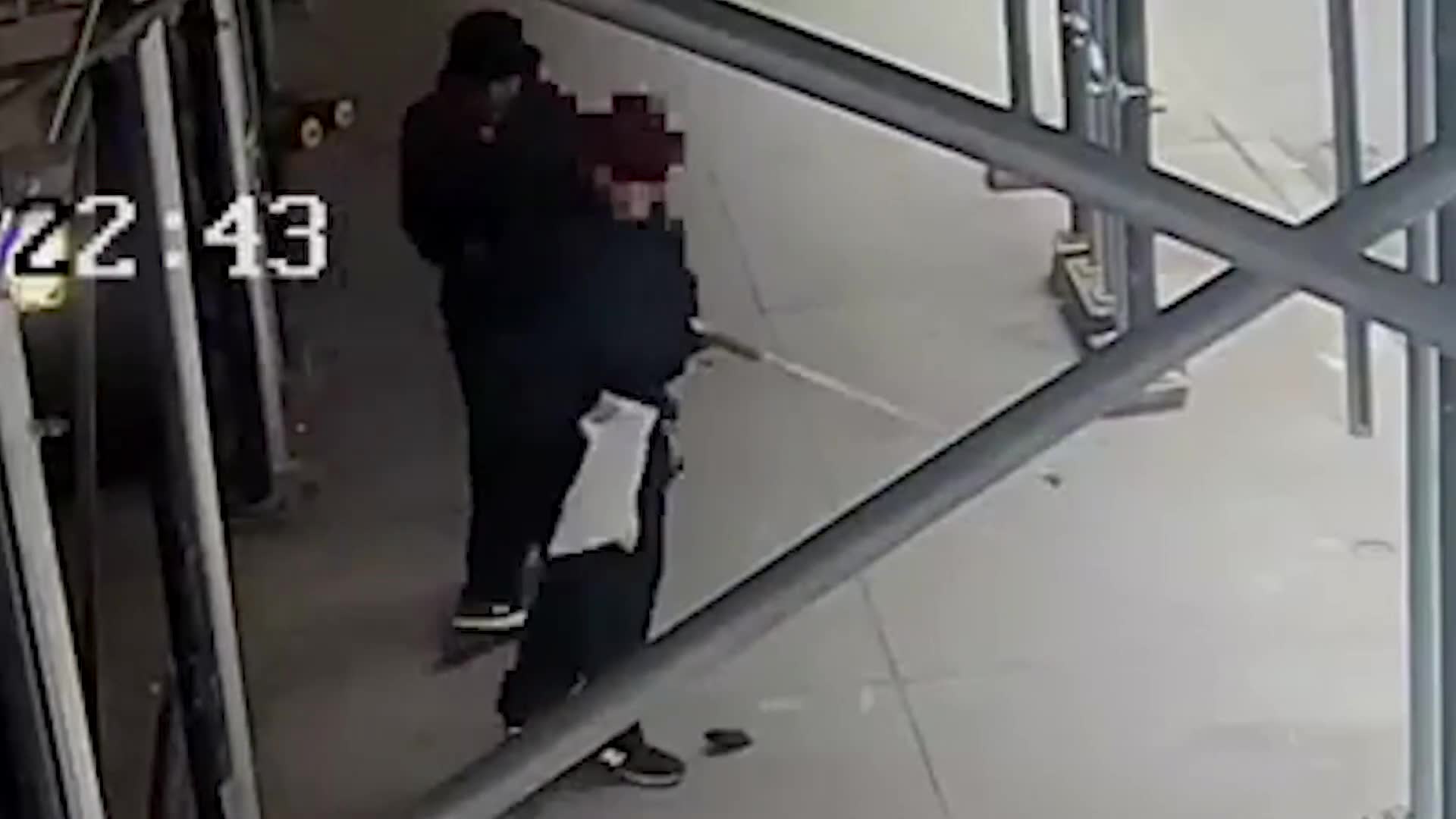 An elderly man is robbed and beaten in broad daylight | Fiffig Productions